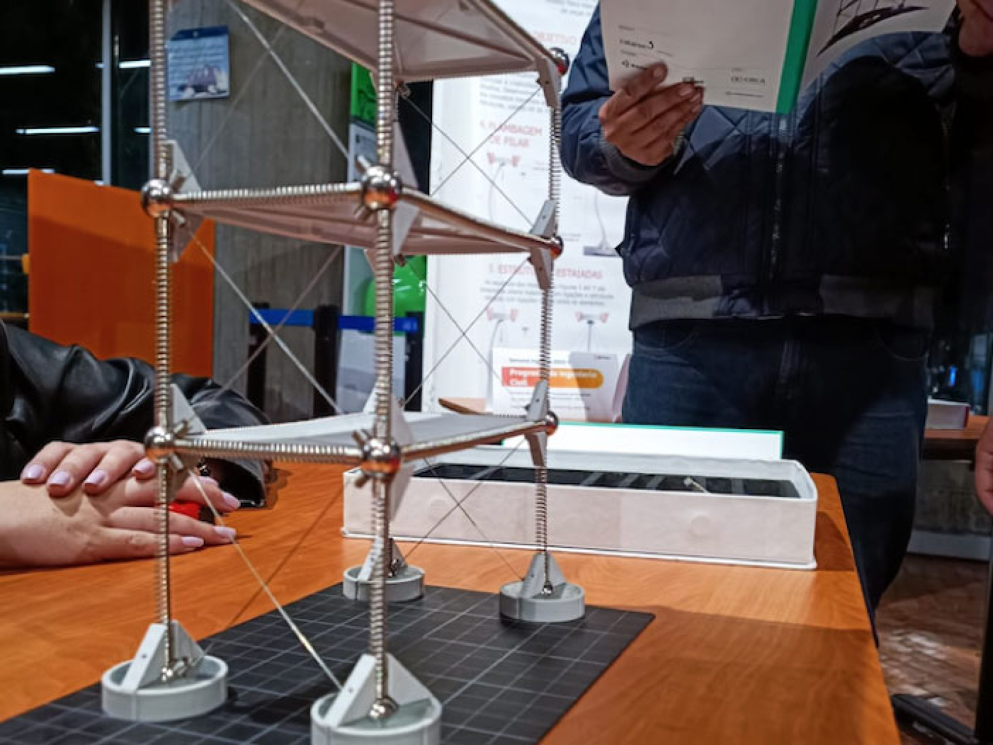 Puentes y Resortes: Análisis Estructural - Universidad Piloto de Colombia